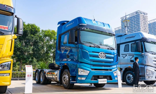 最大14升570马力 解放J7再添LNG车型_解放J7_牵引车_卡车之家