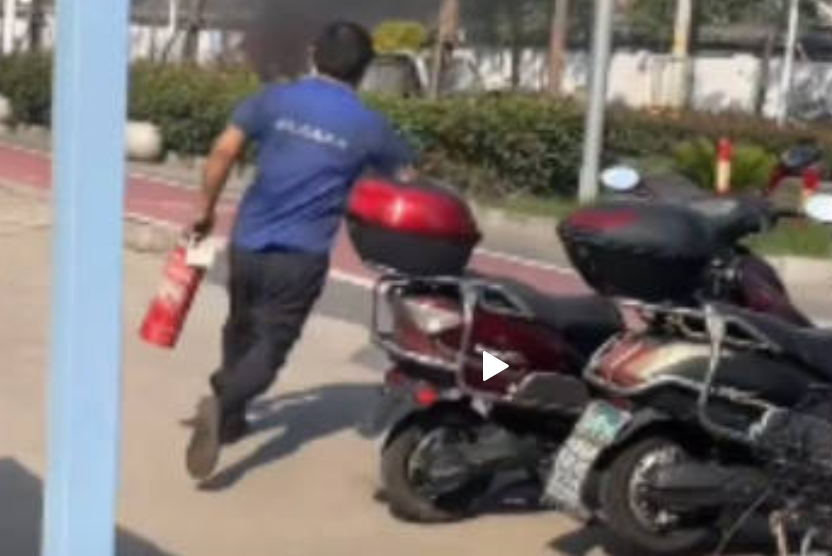 【图】感动!一男子不顾女儿劝阻去帮货车灭火 文章图片卡车之家,中国最好的卡车门户网站