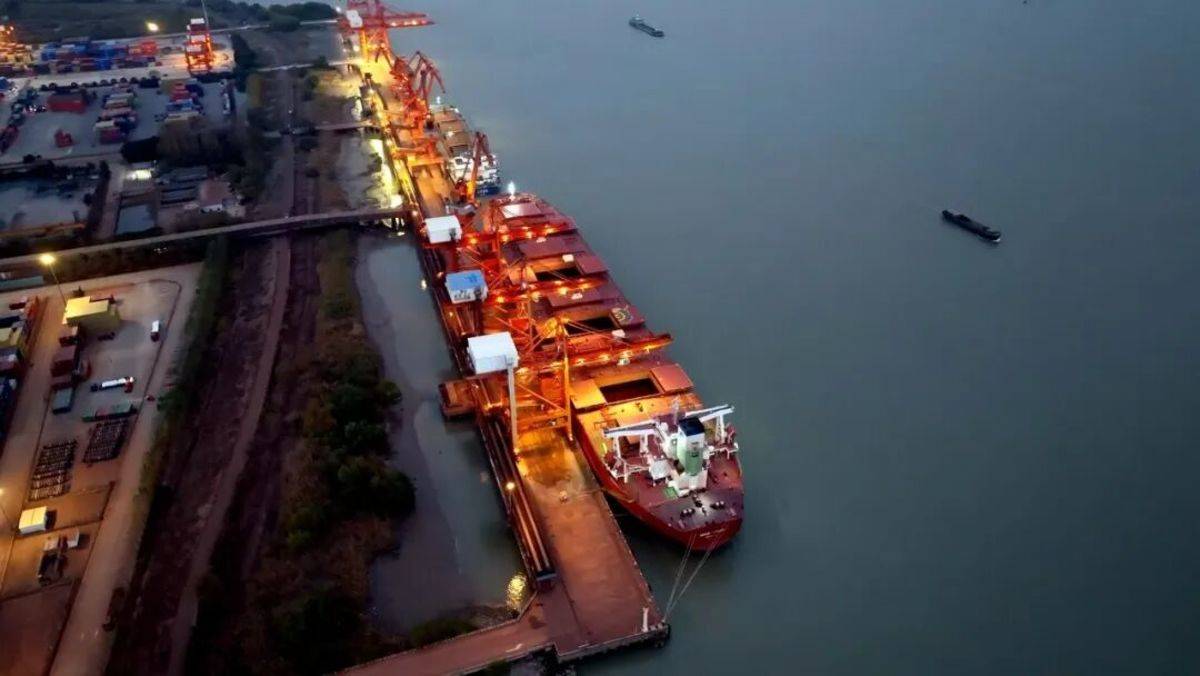 大港焕新 徐工自卸车助力港口绿色转型_卡车之家